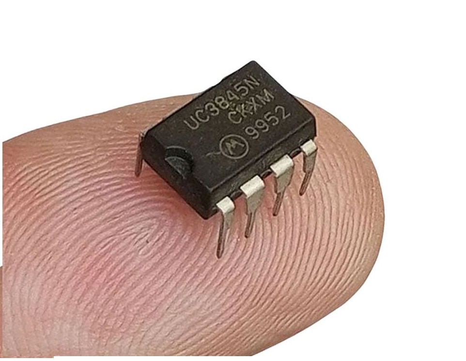3845 High-Performance PWM Controller (DIP) - SEE Institute
